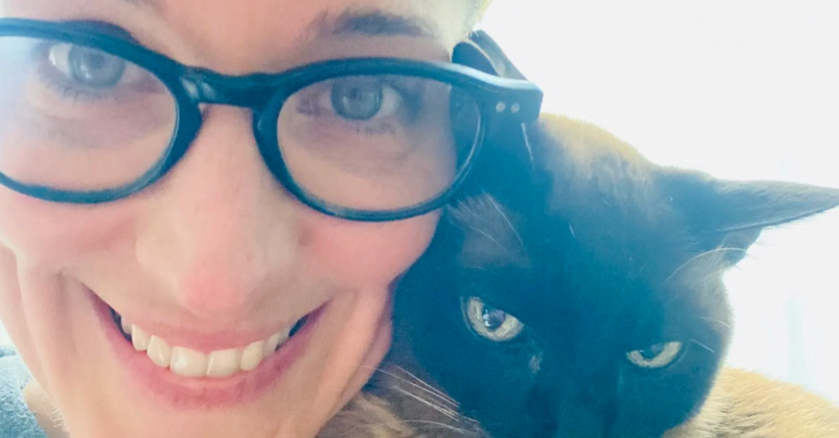 Une femme change sa perception des chats après sa rencontre avec Maggie ...